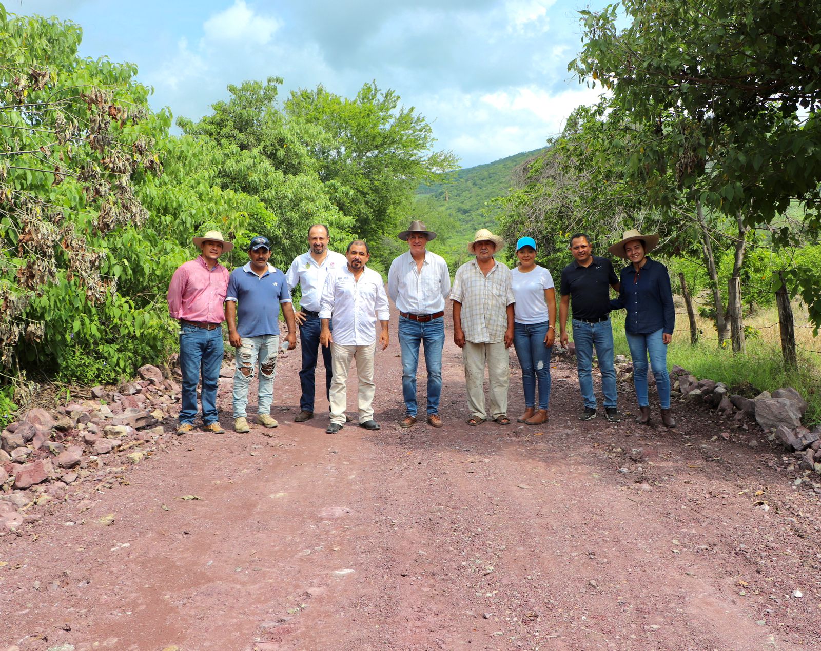 OBRAS EN BENEFICIO A HABITANTES Y PRODUCTORES DE COMUNIDADES DE TECOMÁN ...