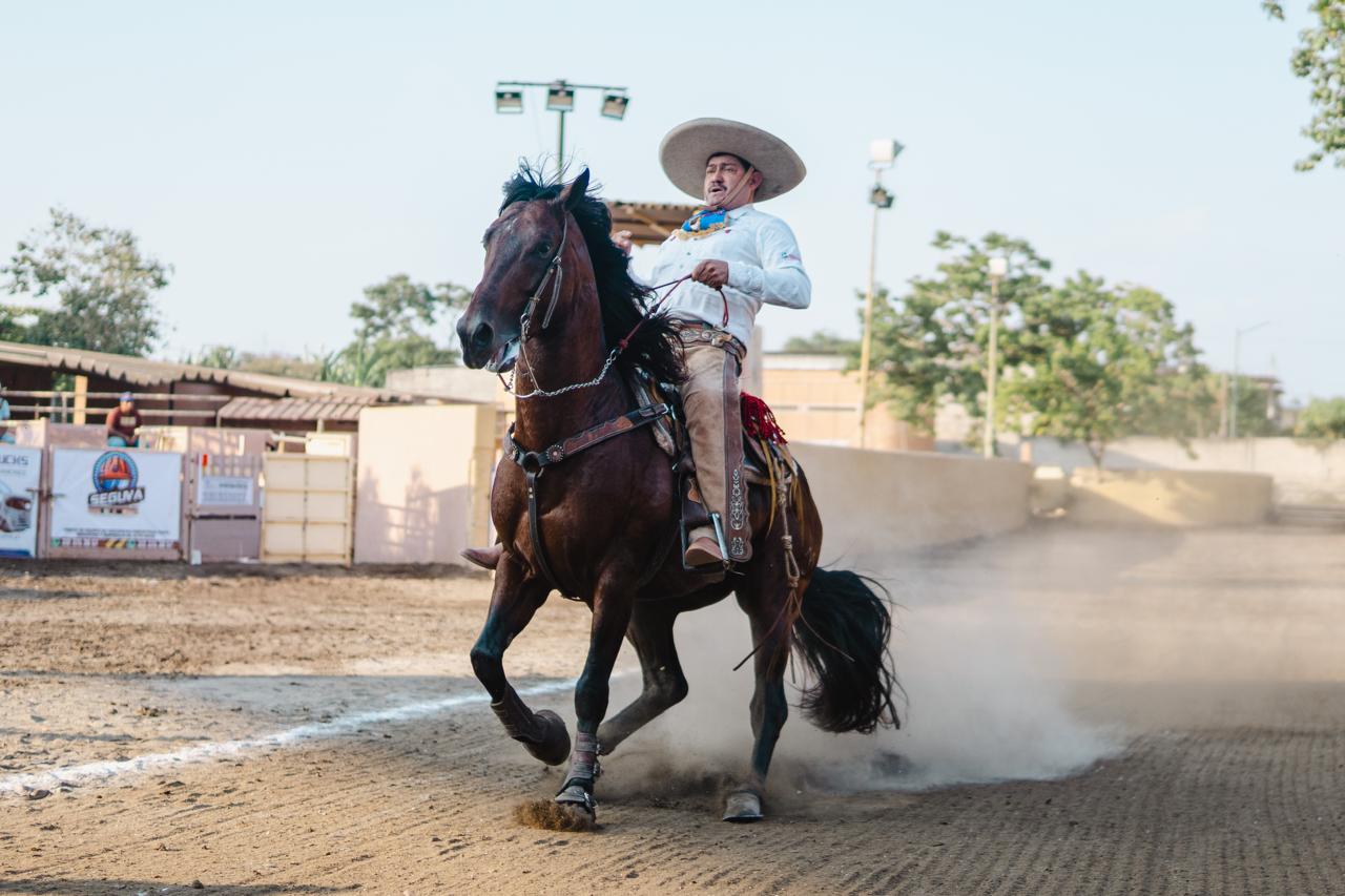 INAUGURAN CAMPEONATO NACIONAL DE CHARRO COMPLETO «TROFEO CAPACHA 2024 ...