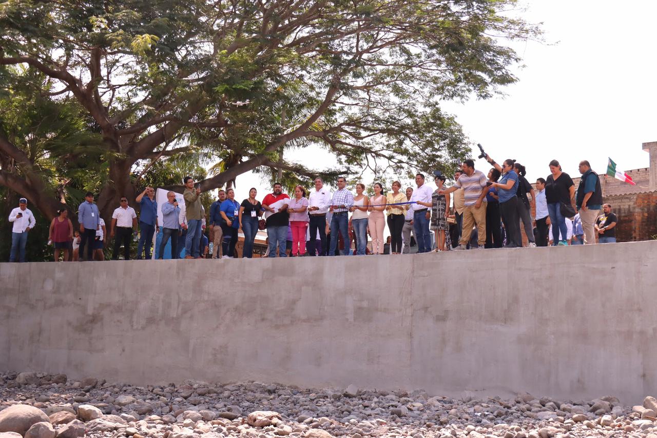 ENTREGA AYUNTAMIENTO CAPITALINO EN PRADOS DEL SUR, MURO PARA ELIMINAR ...